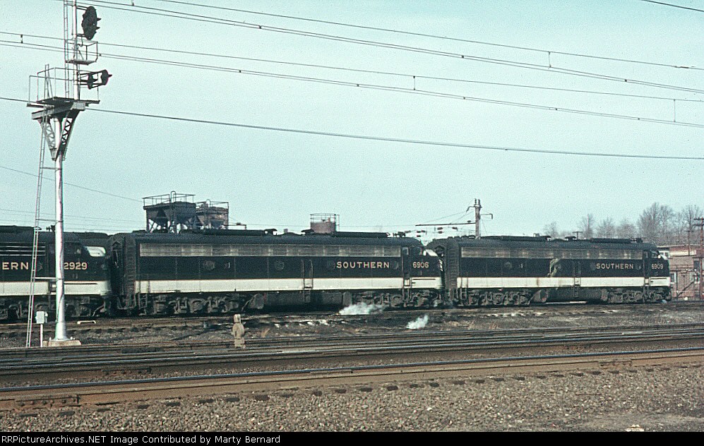 Southern E8s 6906 and 6909